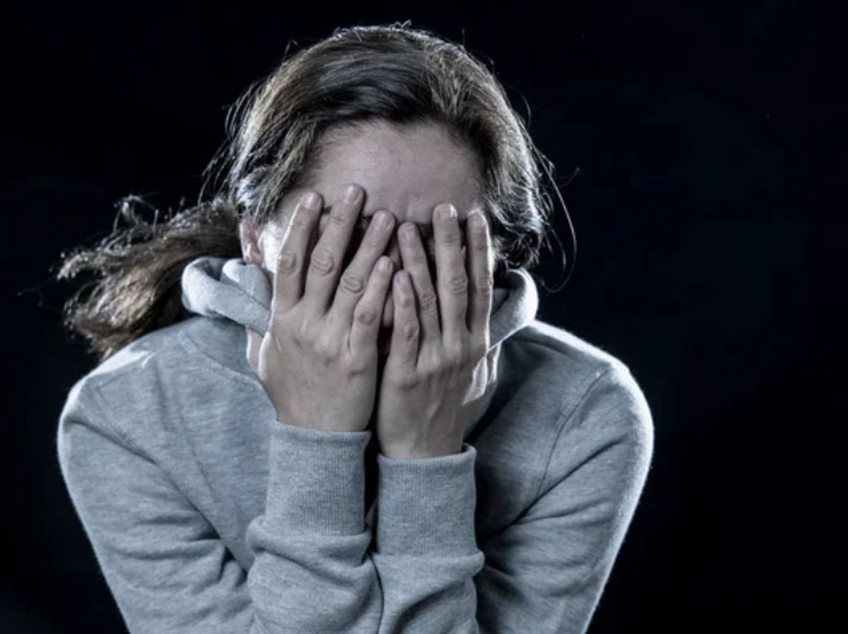 Тривога після нічного обстрілу – психолог розповіла як можна допомогти ...